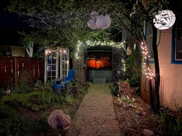 Tesla's Cottage - Manitou Springs, CO