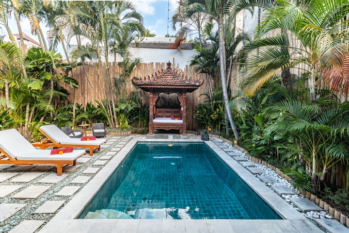 Cosy 4 Bedrooms Next To The Beach In Petitenget - Bali