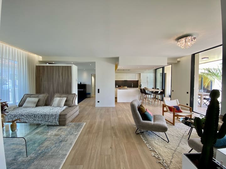 Villa 250m² A-c/ Piscine Chauffée/ Garage/ Tram D - Mérignac