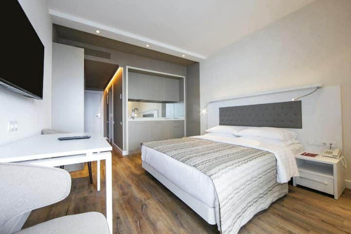 All Iance Palace Studio Apartment With Sea View - Batumi