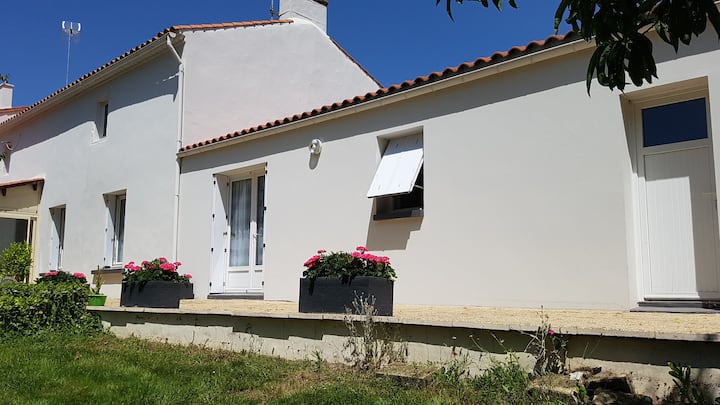Gite Reposant, Lumineux Avec Vue Sur Grand Jardin - Mouilleron-le-Captif