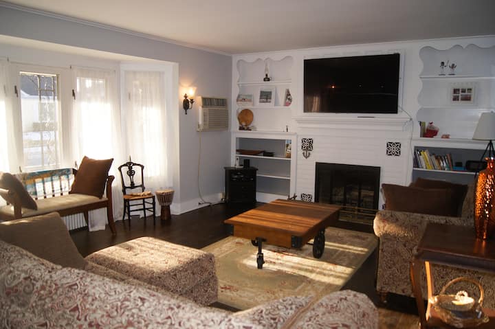 Cheerful 3 Bedroom Cottage With Outdoor Pizza Oven - Southold, NY