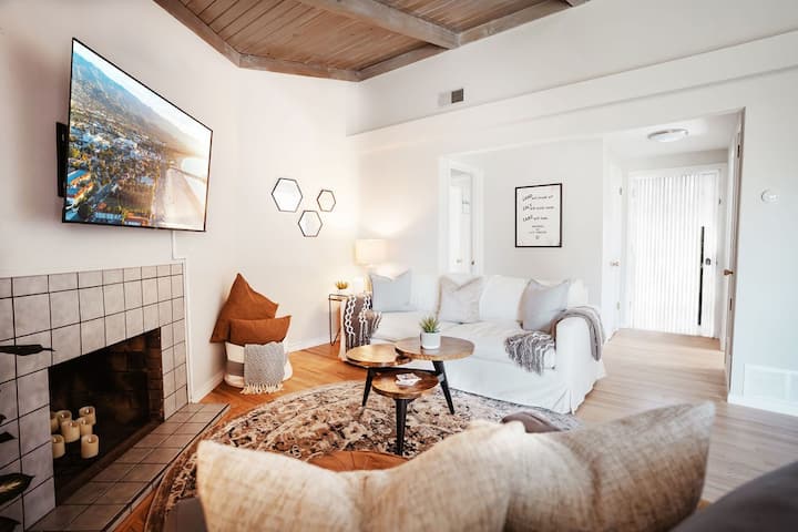 Hendry's Beach Hilltop Hideaway - Santa Barbara, CA