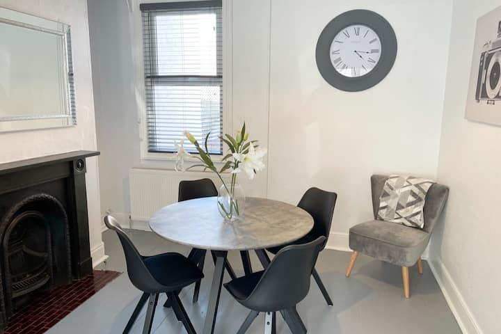 Just Relisted - Modern House Central Exeter - Exeter