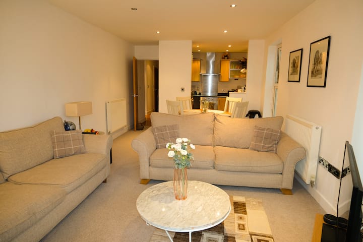 1-bed Flat In Surrey (Just 45 Mins To London!) - Dorking