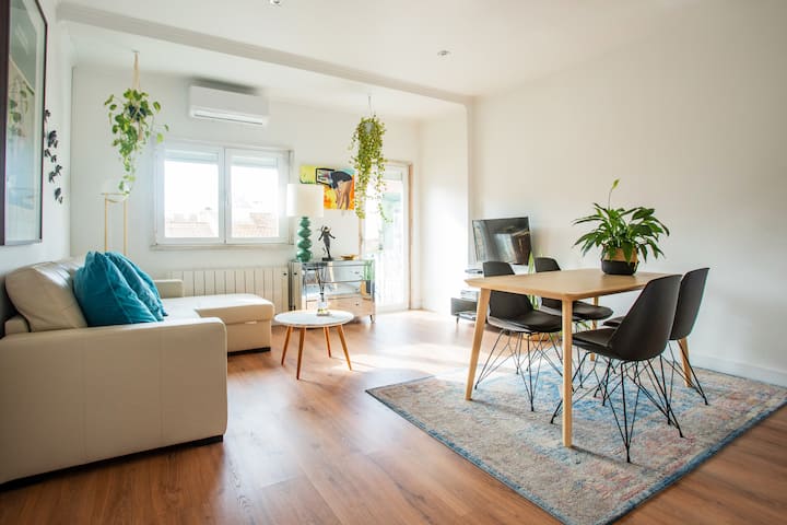 Bright 1bedroom Apartment In Campo De Ourique - Lizbona