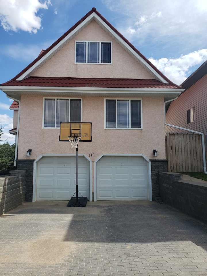 Adorable Two Bedroom Suite With Free Parking - Fort McMurray