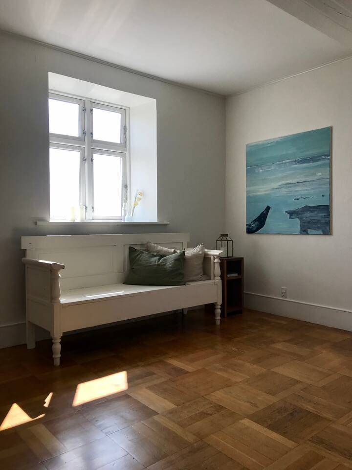 Værelse 2 I Den Gamle Poulsker Skole, Nær Dueodde. - Bornholm