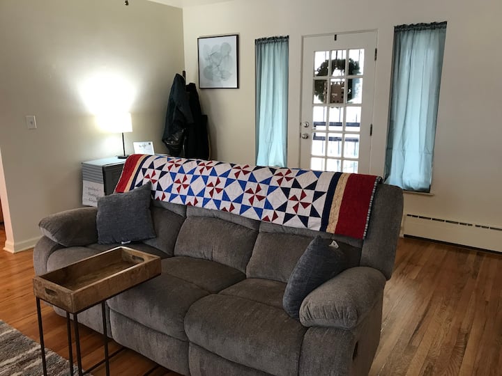 Cozy 2 Bedroom House Close To Cfd - Cheyenne, WY