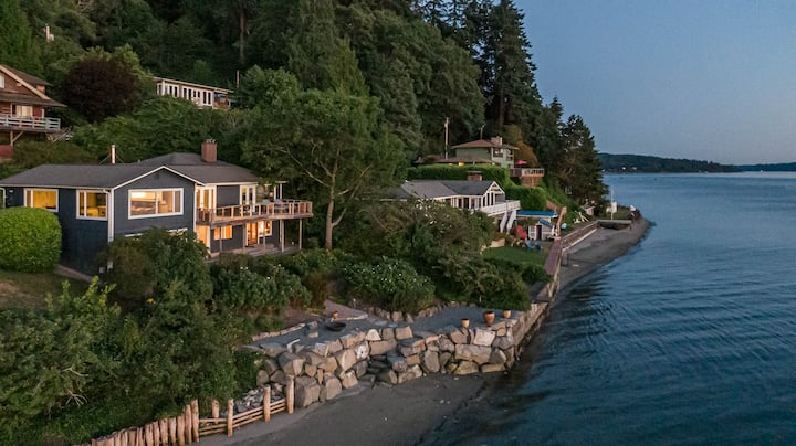 Vashon Beachfront Retreat With Breathtaking Views - Vashon, WA