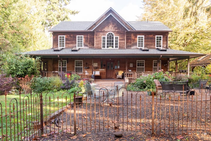 2 Vintage Bedrooms; Adjoining Bath, Kitchenette - Olympia, WA