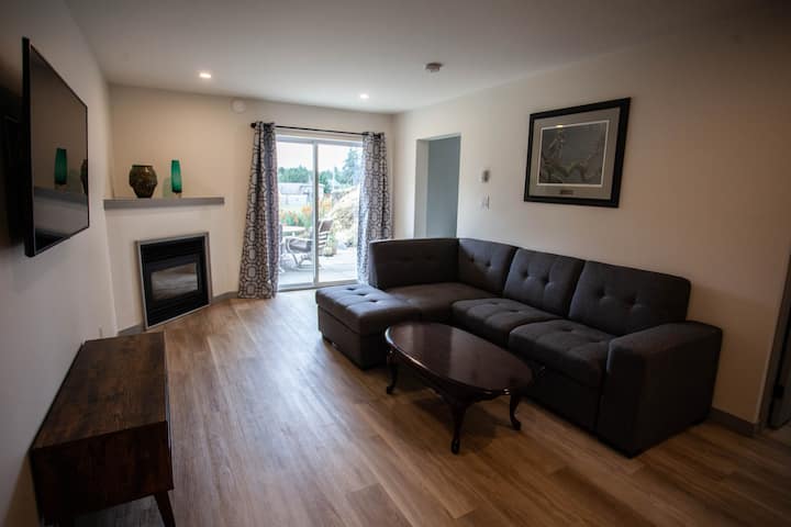 Summer Breeze Terrace - Private Garden Suite - Langford