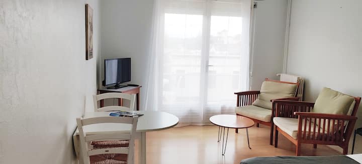 23-confortable Studio Avec Balcon à Châtelguyon - Riom
