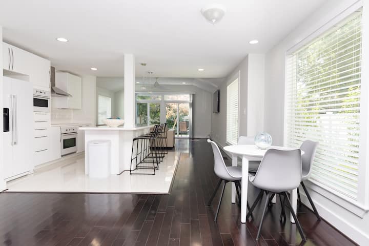 Luxury Cape Cod By The Beach - Norfolk, VA