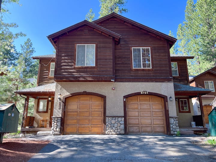 3br/2.5b; Ac, Hot Tub, Firepit, 7-mins To Beach - North Lake Tahoe, CA