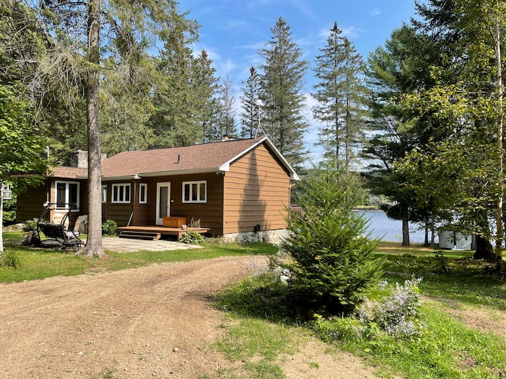 2. Magnifique Chalet Avec Spa Sur Le Bord De L'eau - Laurentides