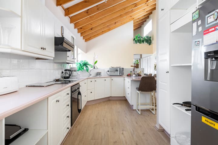 Africandream, Double Bed, Sleeps 2 With En-suite - Parklands