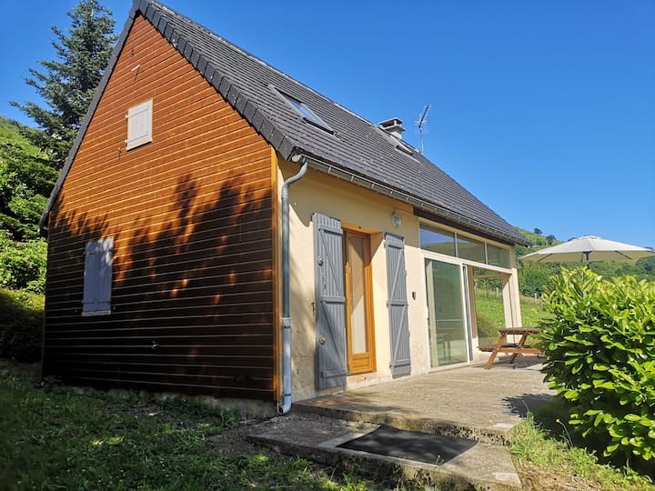 Gîte Chaleureux Avec Cheminée Au Pied Du Puy Mary - Salers