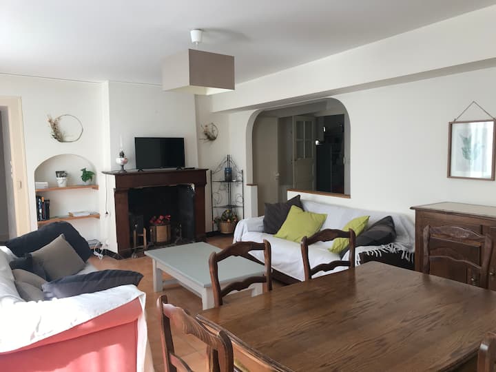 Maison En Plein Coeur D'un Village De Charme - Lhomme