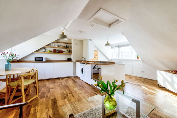 Cosy Flat In Historic Building In The City Centre - Edinburgh