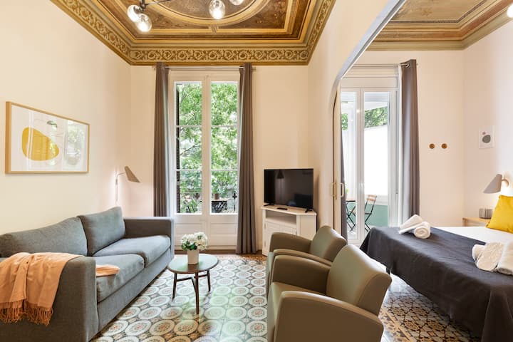 Art-nouveau Apt. W/ Balcony (2 Adults+1kid) P3 - Barcelona