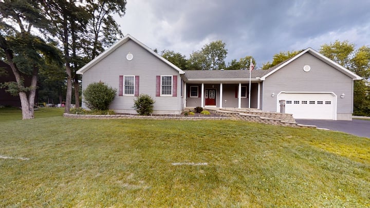 2m -Track, 4 Bedroom, 2.5 Bth Sleeps 8+2 Twin Beds - Saratoga Springs, NY