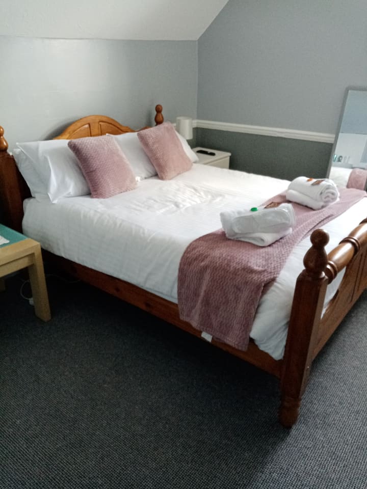 Sark Room 9(10) - Barnstaple
