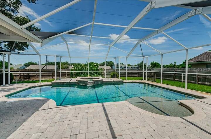 Sun & Fun! 3-bedroom House With Private Pool - Clearwater