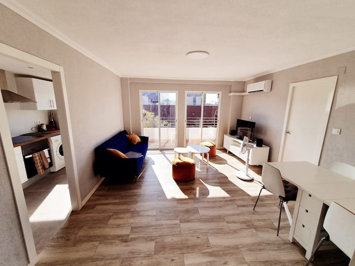 Bright Beach Area Apartment With City Access! - Valencia