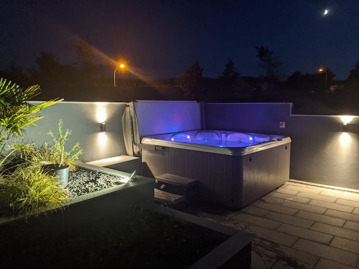 Luxury Stay With Hot Tub - トラリー