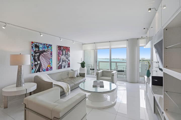 Seas The Day! Direct Water Views, 2br - Miami