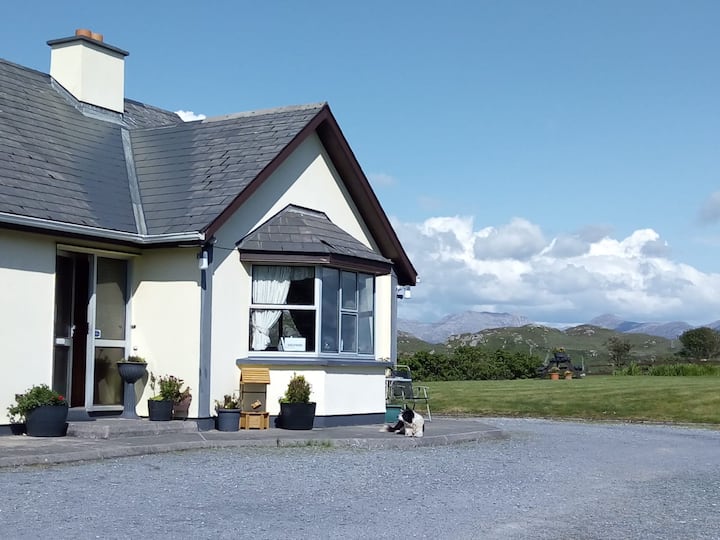 Clifden Farmhouse- Family Room Only (4) - Clifden