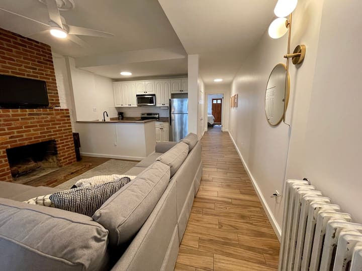 Capitol Hill King 1 Bedroom Apt + Free Parking - Washington, D.C.