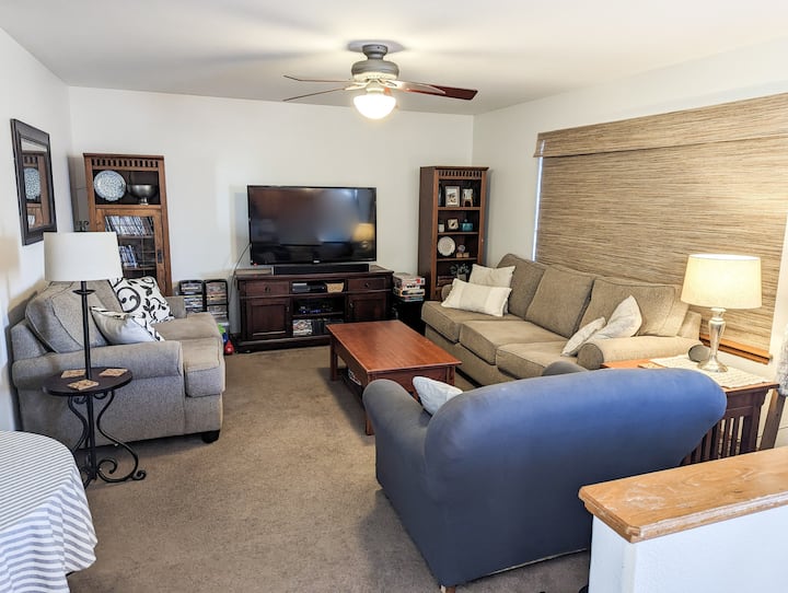 4br+3.5ba+offcspc+3tvs+2gamng+firpit+mtns+pingpong - Parker, CO