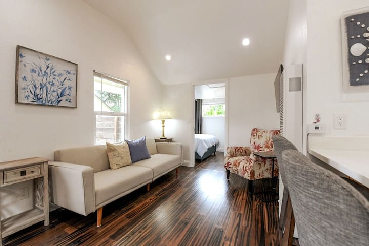 Napa Downtown Cottage-30 Day Rental - Napa, CA