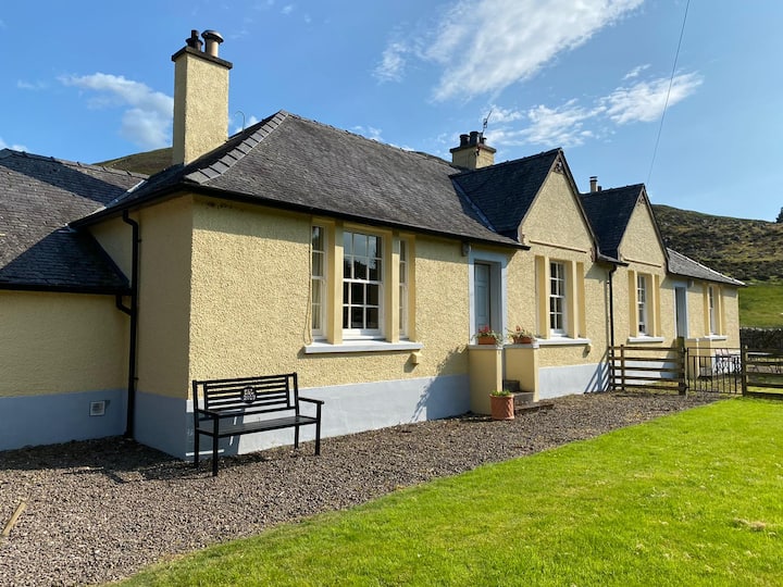 Red Squirrell Cottage On Scottish Farm - Biggar