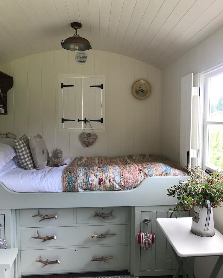 Stitchwort - Our Charming Shepherd's Hut - Steyning