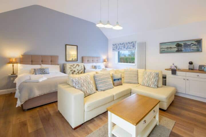 Orchard Self-catering Studios - Cherry - Limavady