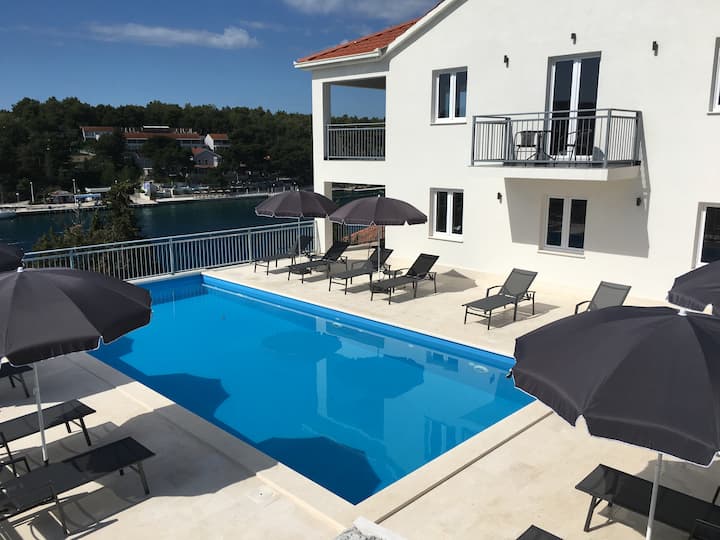 Villa Birke With Pool And Sea View Floor Three - Sutivan