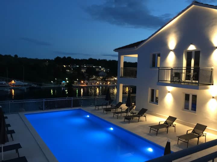 Villa Birke With Pool And Sea View Floor Three - Sutivan