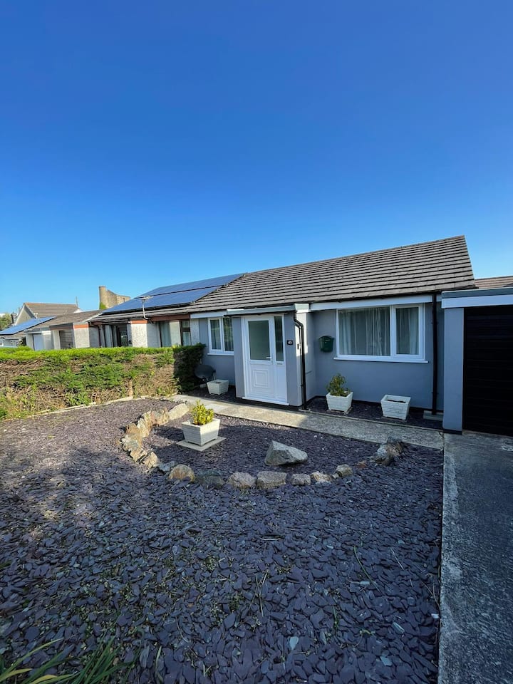 Peaceful Centrally Located, 2- Bedroom Bungalow. - Redruth