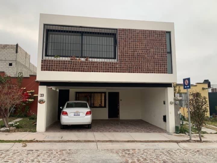 Casa Blanca  
Cozy And Comfortable - 聖米格爾德阿連德