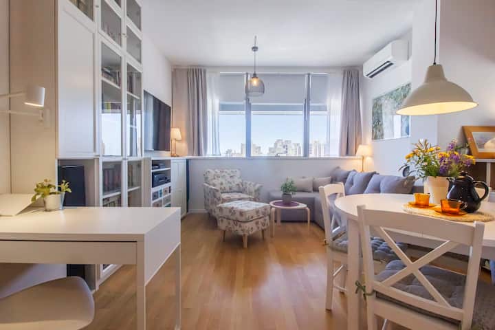 R&b 1br Apt & Free Private Parking - Split