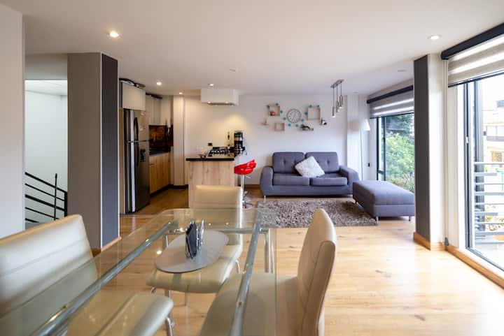 Lovely House With Jacuzzi And Modern Design - Bogotá