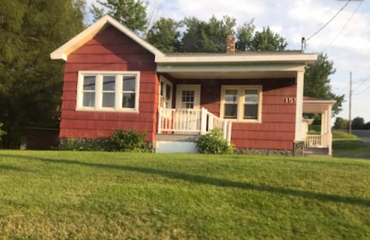 Spacious 5-bedroom Home At The Center Of Town - Edmundston