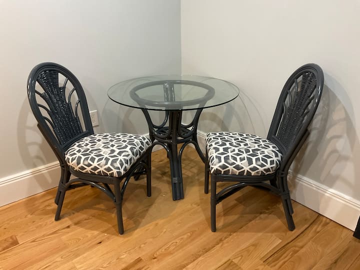 Room On Main - Century Home, Central Location - Sand Banks