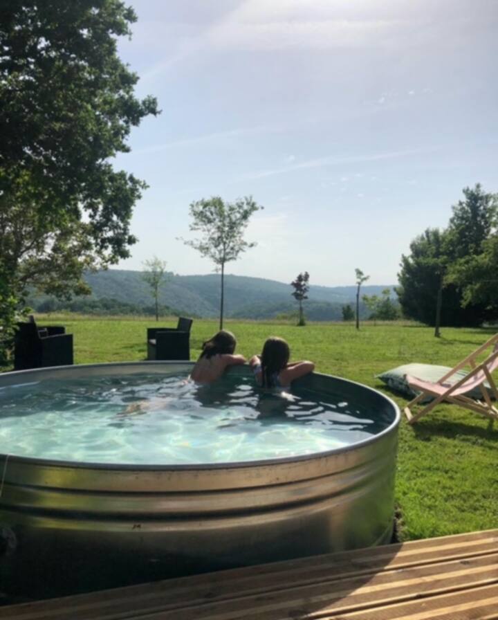 Charmant Gîte Avec Vue Sur La Vallée De L'auvézère - Département Dordogne