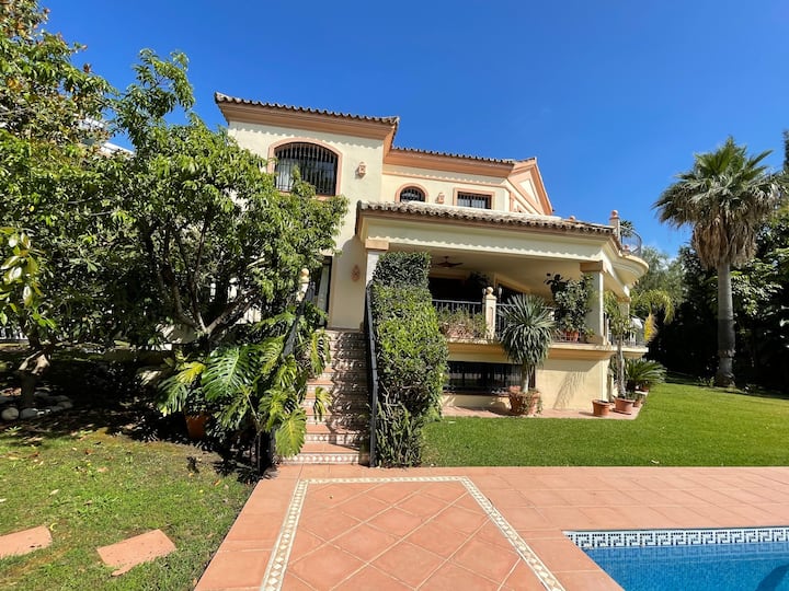 Cheeful 5 Bedrooms Villa With Pool In Golf Course. - Benahavís