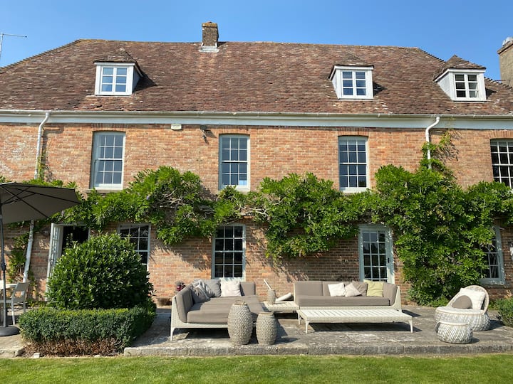 "The Farmhouse On The River" Stunning Period House - Bournemouth