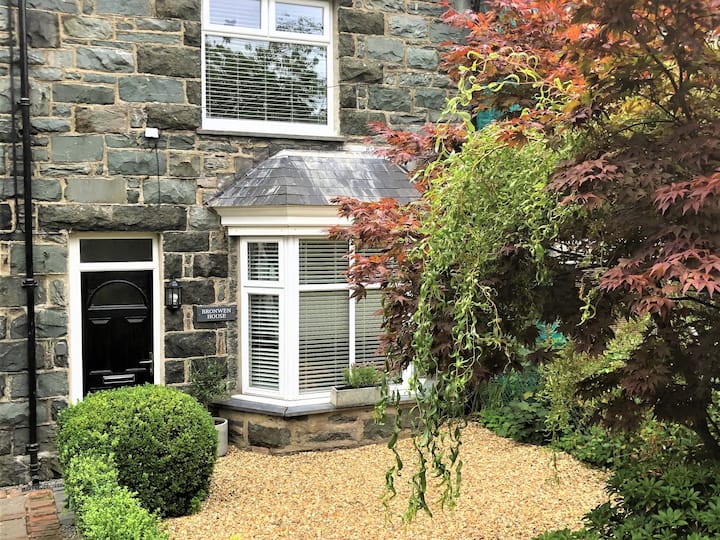 Stylish And Charming 3 Storey Terrace Property - Harlech